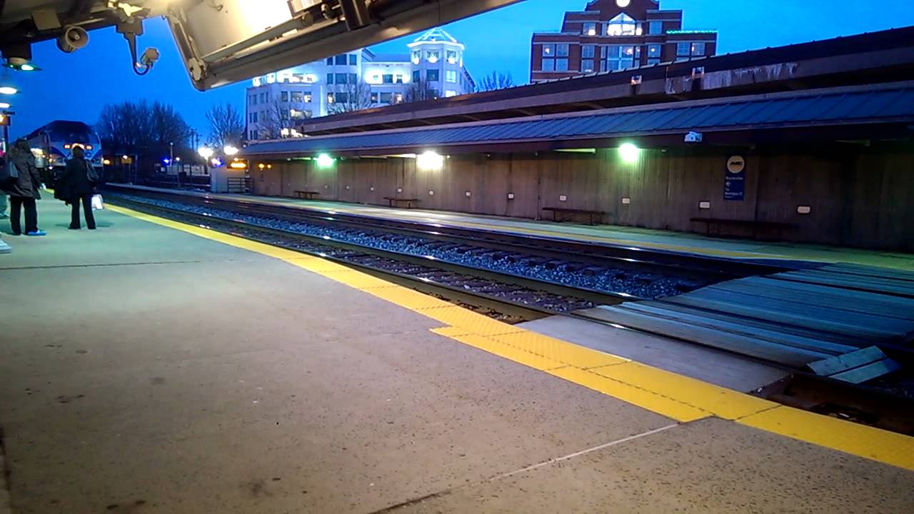 MARC Train 883 arriving at Rockville rail station - YouTube