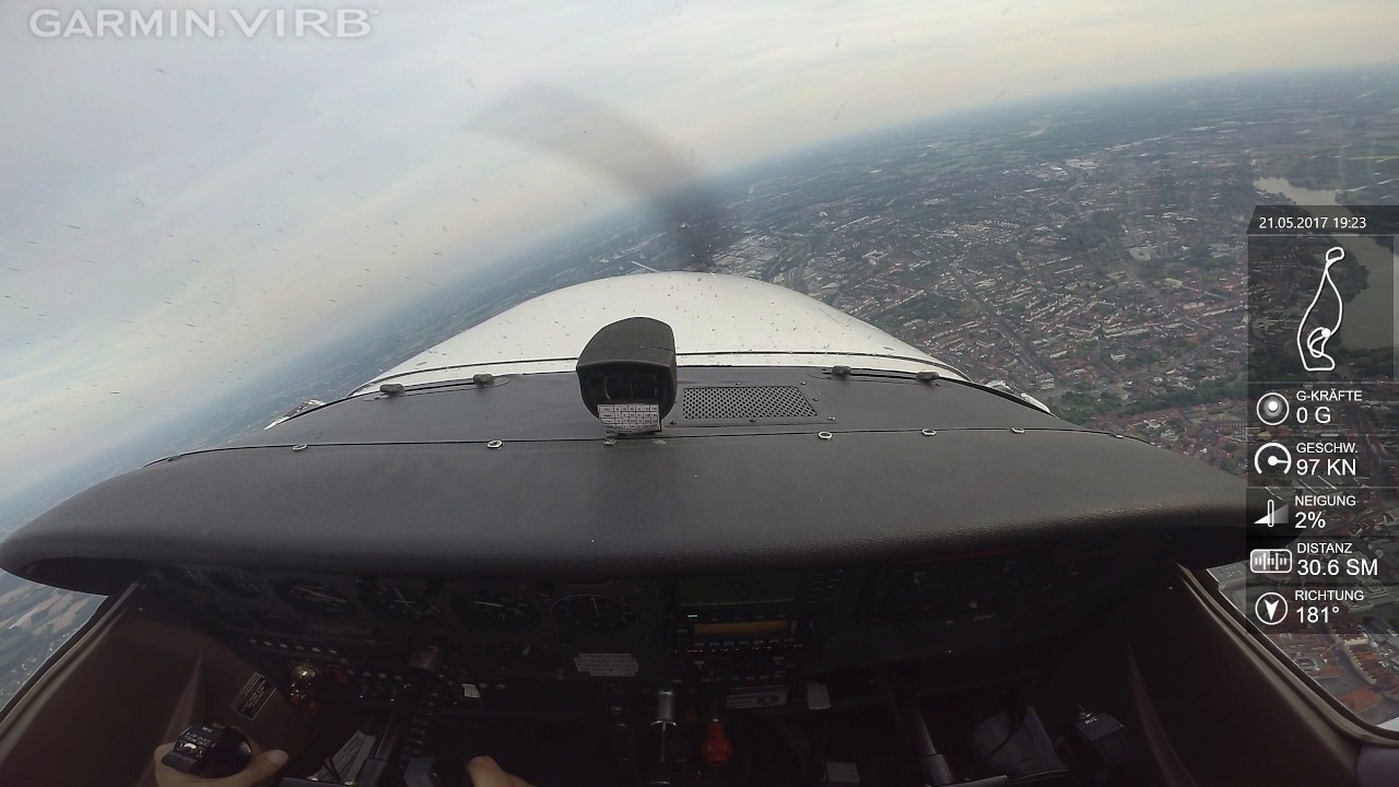 Wingly Flight Cessna 172SP Münster with Traffic - YouTube