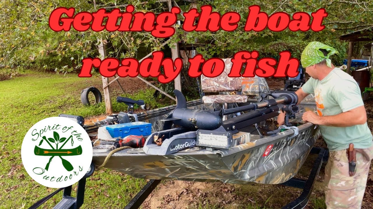 Getting the boat ready to fish - YouTube