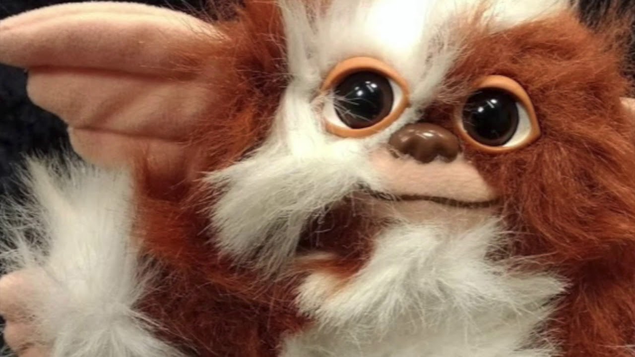 Gizmo Theme From Gremlins - YouTube