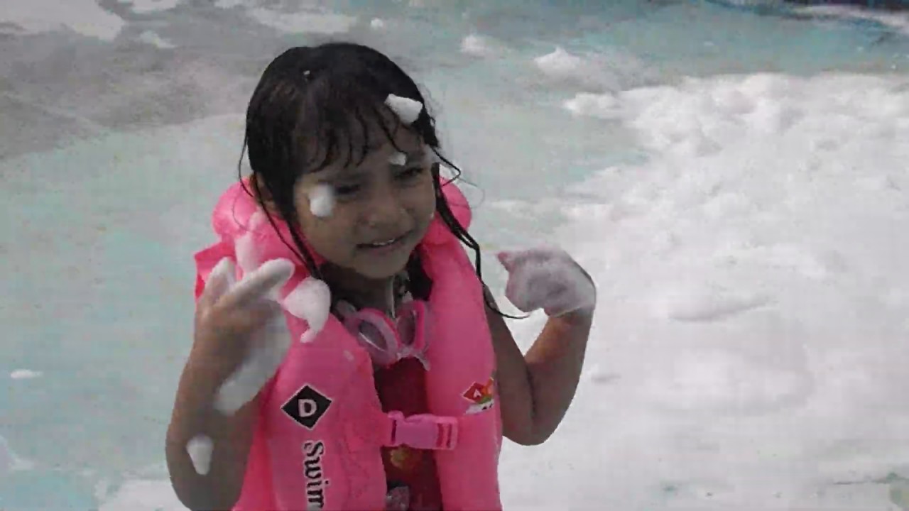Dechil and family berenang di Sabda Alam Waterboom Garut Part 2 - YouTube
