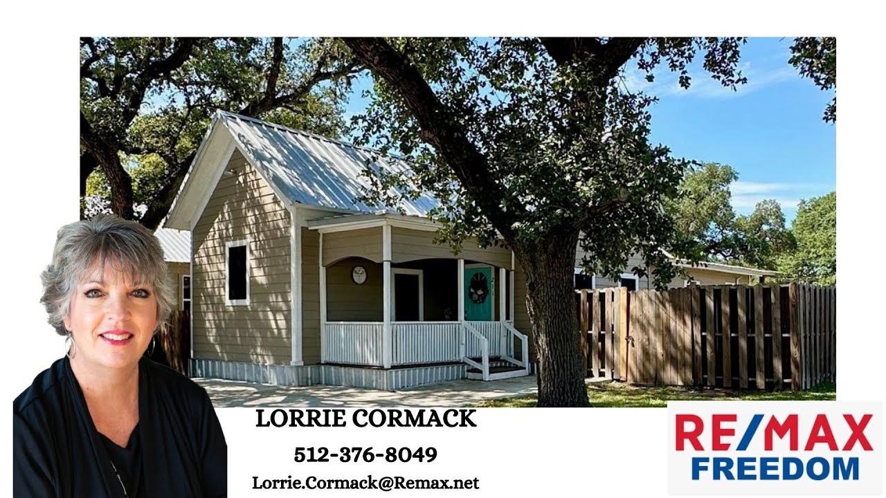 Charming 3-Bed, 2-Bath Home on Corner Lot in Yoakum, TX | 211 E Hugo St ...