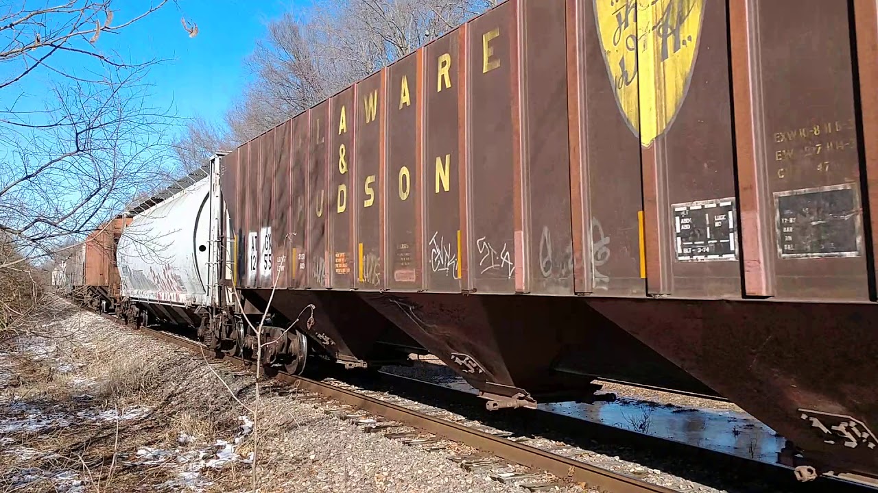 Cincinnati Eastern Railway pulling empty hoppers to Winchester ...