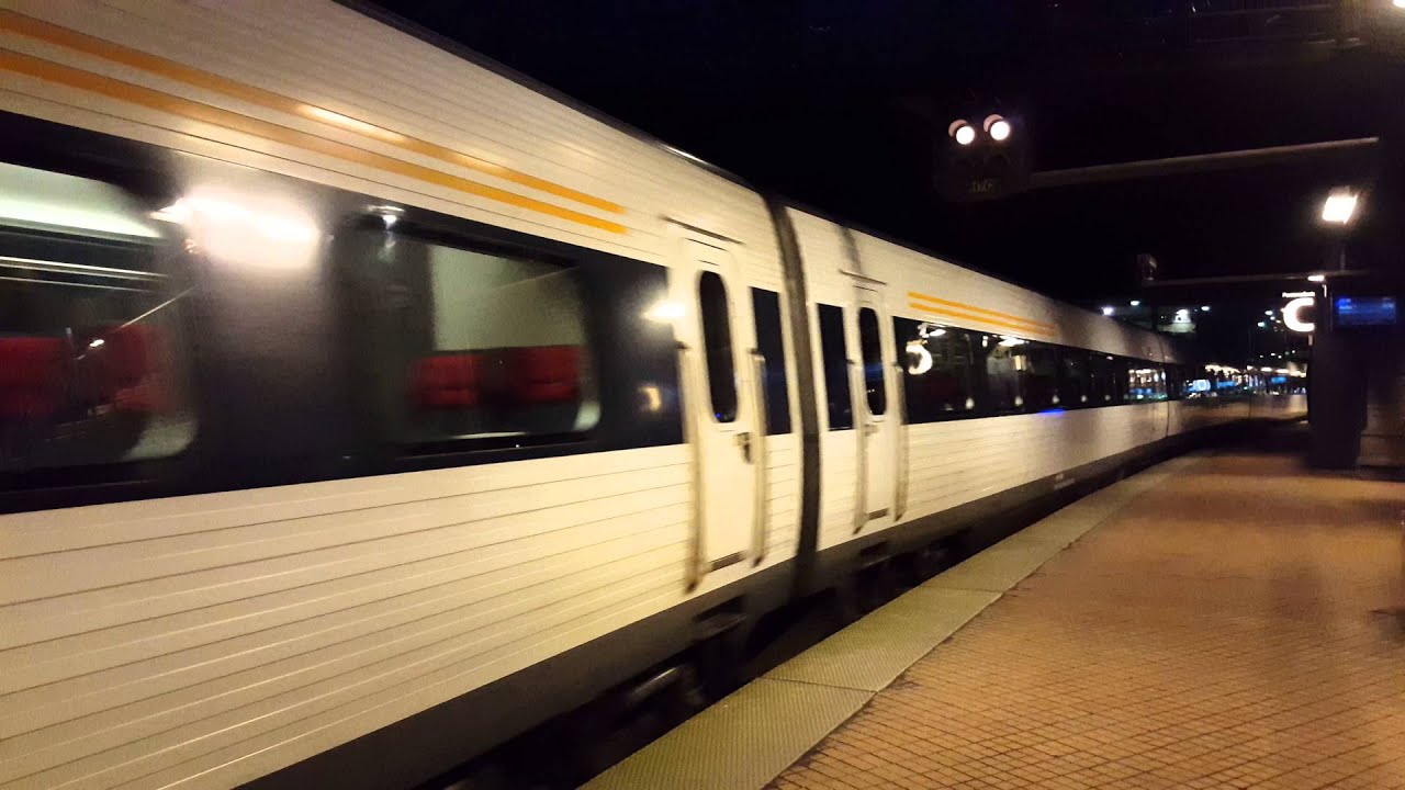 IC3 train (mfb 5220) leaving Copenhagen central station 4k - YouTube