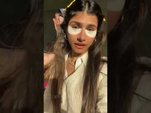 Mia Khalifa  Instagram Live FEET