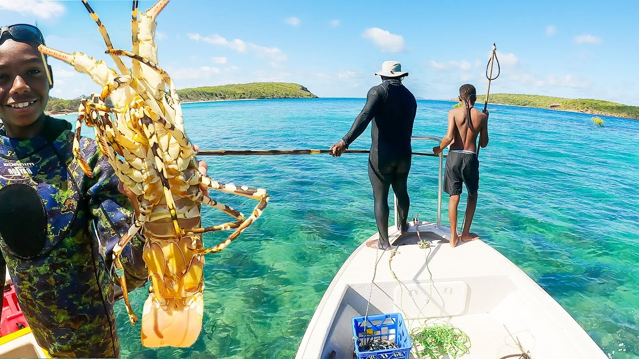 Hunting MONSTER CRAYFISH with aboriginal men at tip of Australia - YouTube