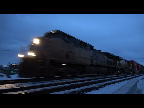 (4K) 57 MPH UP ITUG4 Flying Thru Pacific, Missouri - YouTube