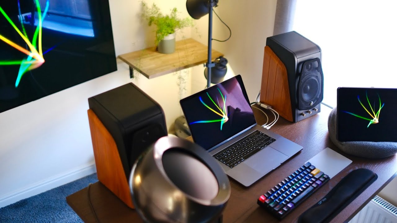 My Desk Setup (And How it Converts to a Home Cinema for Weekends) - YouTube