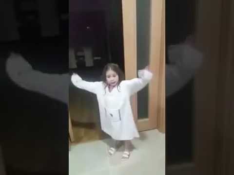 Anne babası sarılıyo diye kıskanıyomuş (: