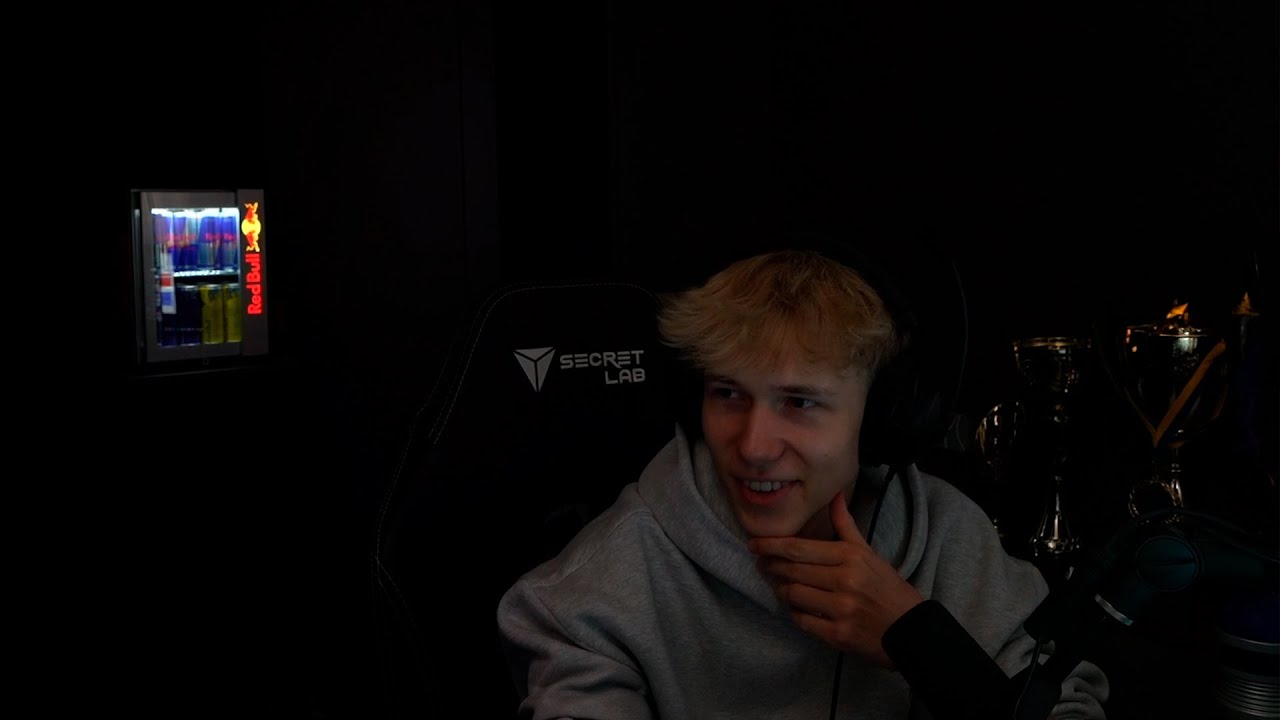 MrSavage's First Stream from the new apartment - YouTube