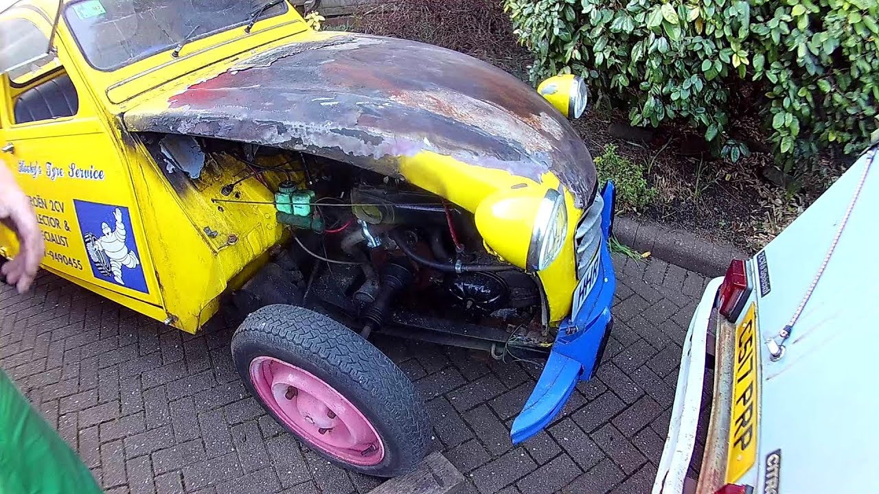 Accidental engine fire on a Citroen 2cv - The restoration is ruined ...