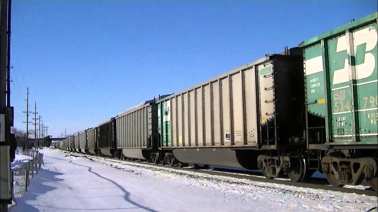 BNSF Cargill Feed Train in Snowy Ottumwa, Iowa - YouTube