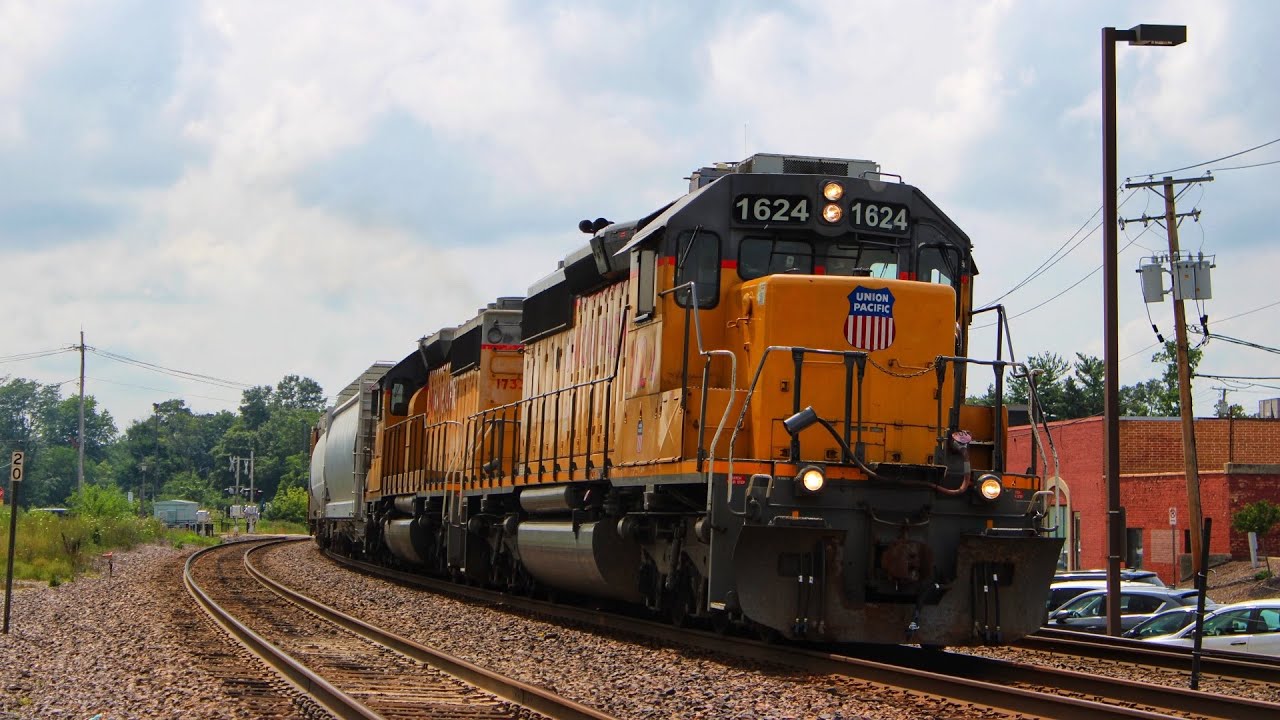 A few trains in Lombard, Il. 7-16-24. - YouTube