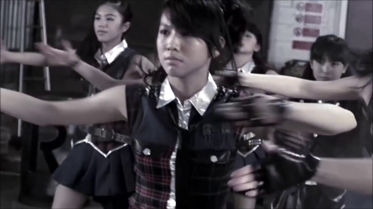 [MV] JKT48 - River Chipmunk Version - YouTube