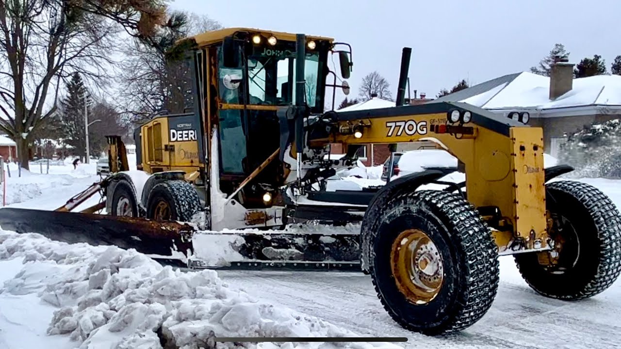 Snow Removal John Deere 770G Grader Plowing Snow #snow #blizzard - YouTube