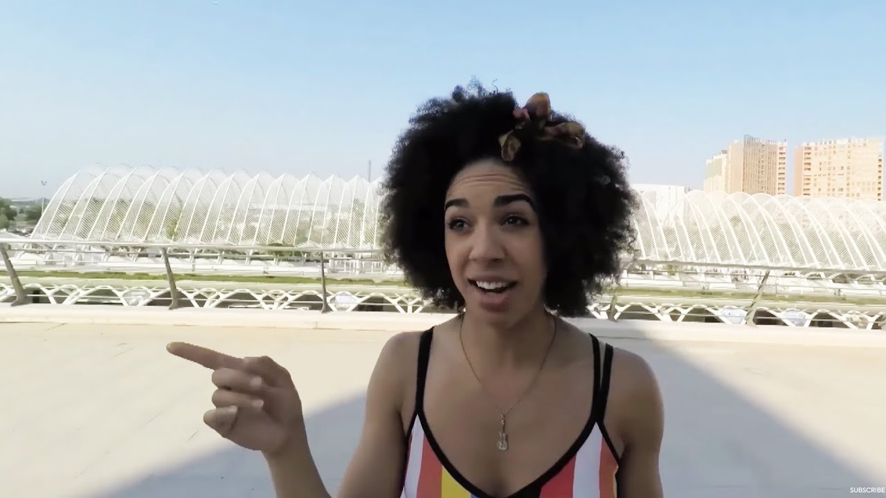 Pearl Introduces Valencia | Series 10 | Doctor Who - YouTube