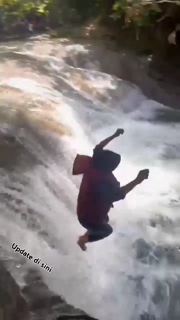 ngaluncat neng geulis dina arung jeram badan walungan CITUMANG # ...