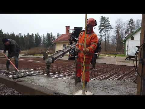 Gjutning av golvet till nya verkstaden hemma hos Kalle Padding, film1 ...