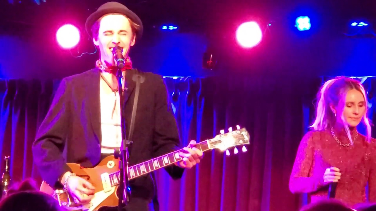 Reeve, Zane and Paris Carney - A Wonderful Christmas Time (The Green ...