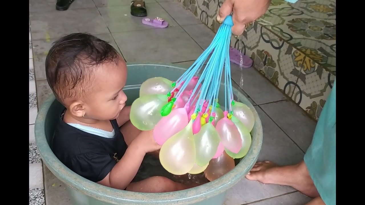 Serunya Bermain Air dan Main Lempar Lemparan Balon Air - YouTube