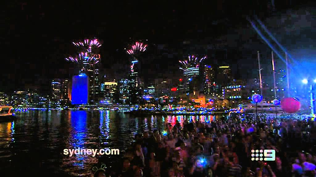 Sydney NYE 2013 Fireworks Display Celebration - Theme Love and Embrace ...