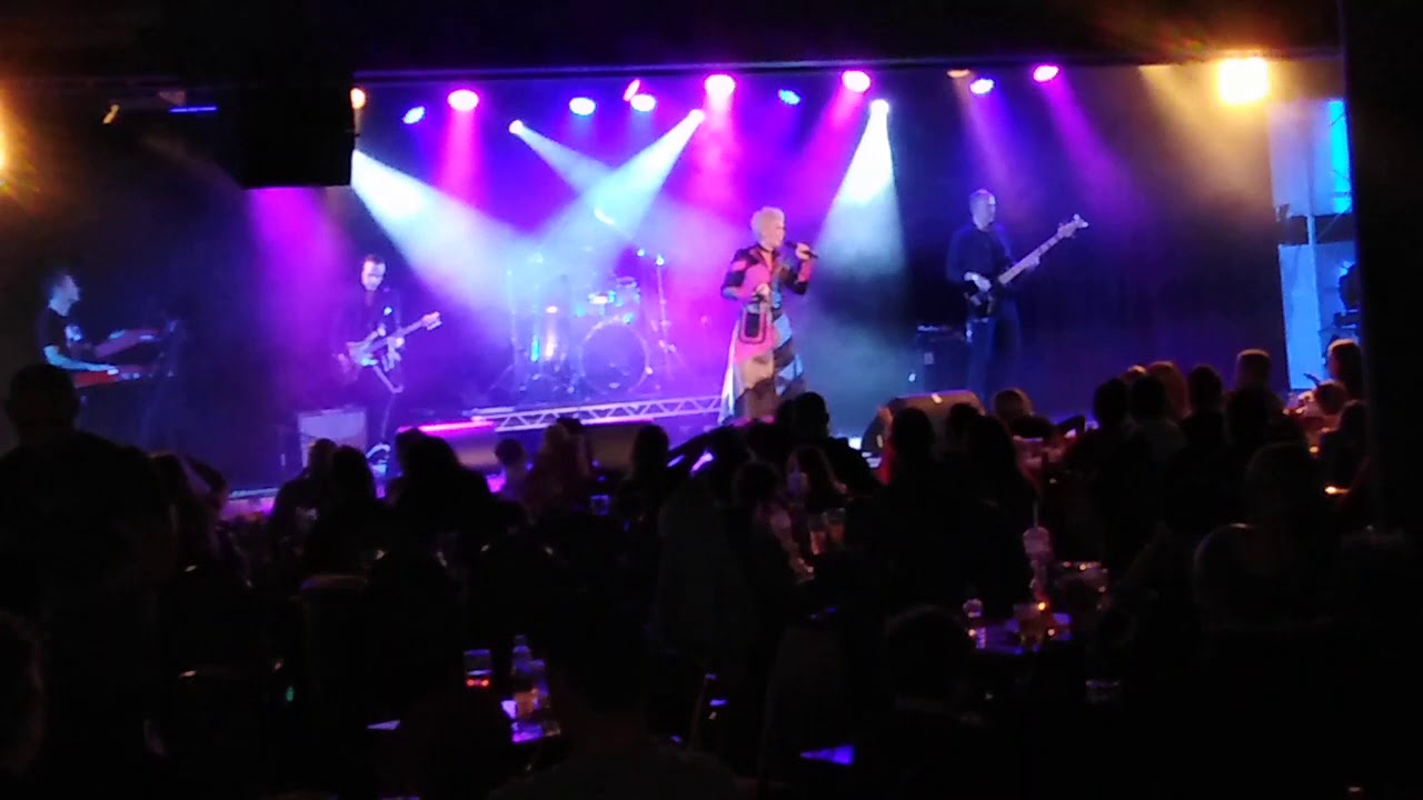 Pink tribute in butlins(1) - YouTube