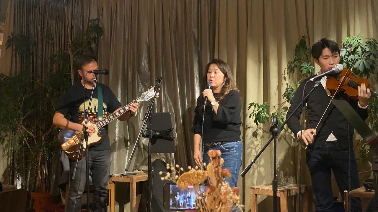 Aqua Indigo-Circus (Showmore cover) short version - YouTube
