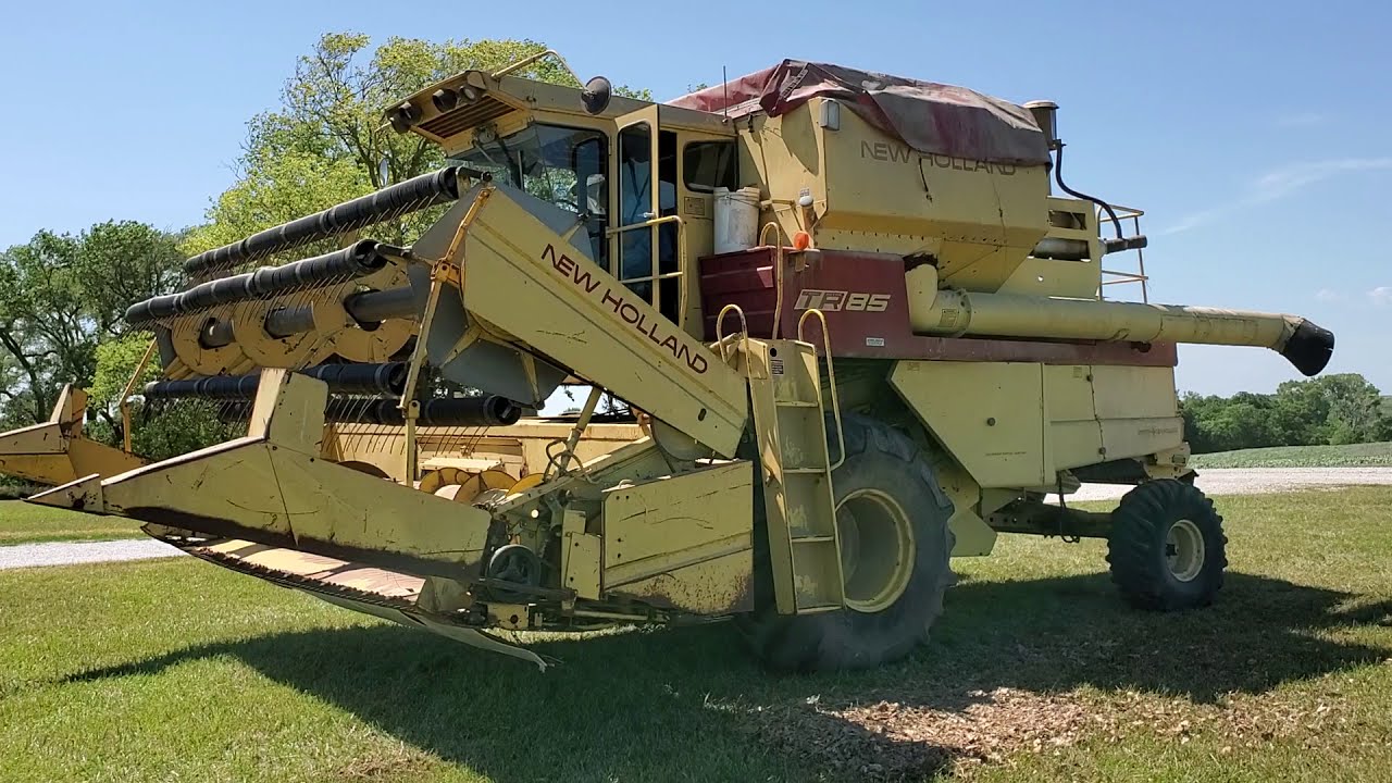 New Holland TR85 Combine - Selling on BigIron Auctions - Aug. 19, 2020 ...