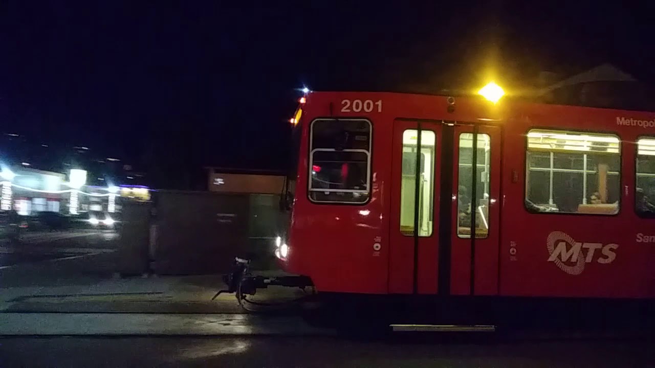 San Diego Trolley SD100 2001 Departing at La Mesa - YouTube