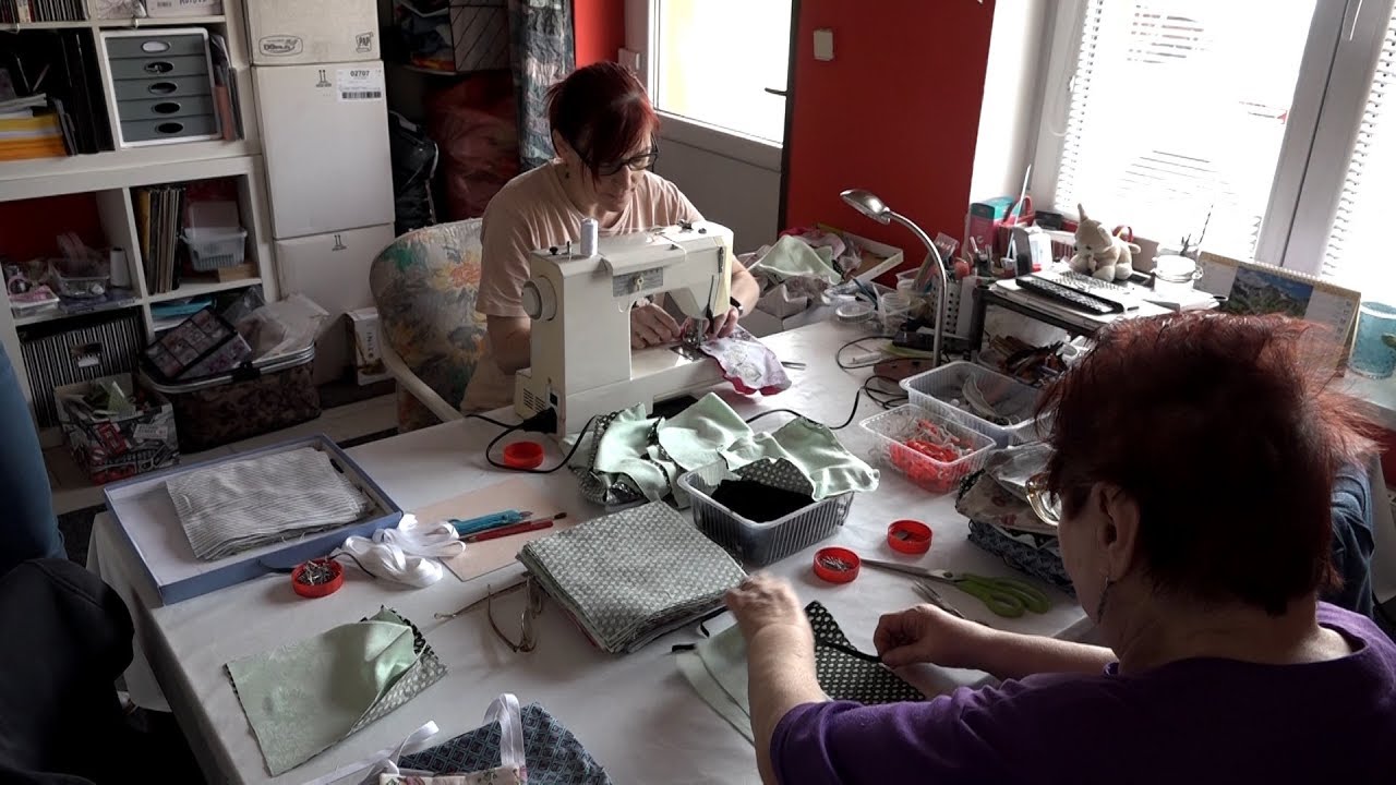 Výroba roušek svépomocí - YouTube