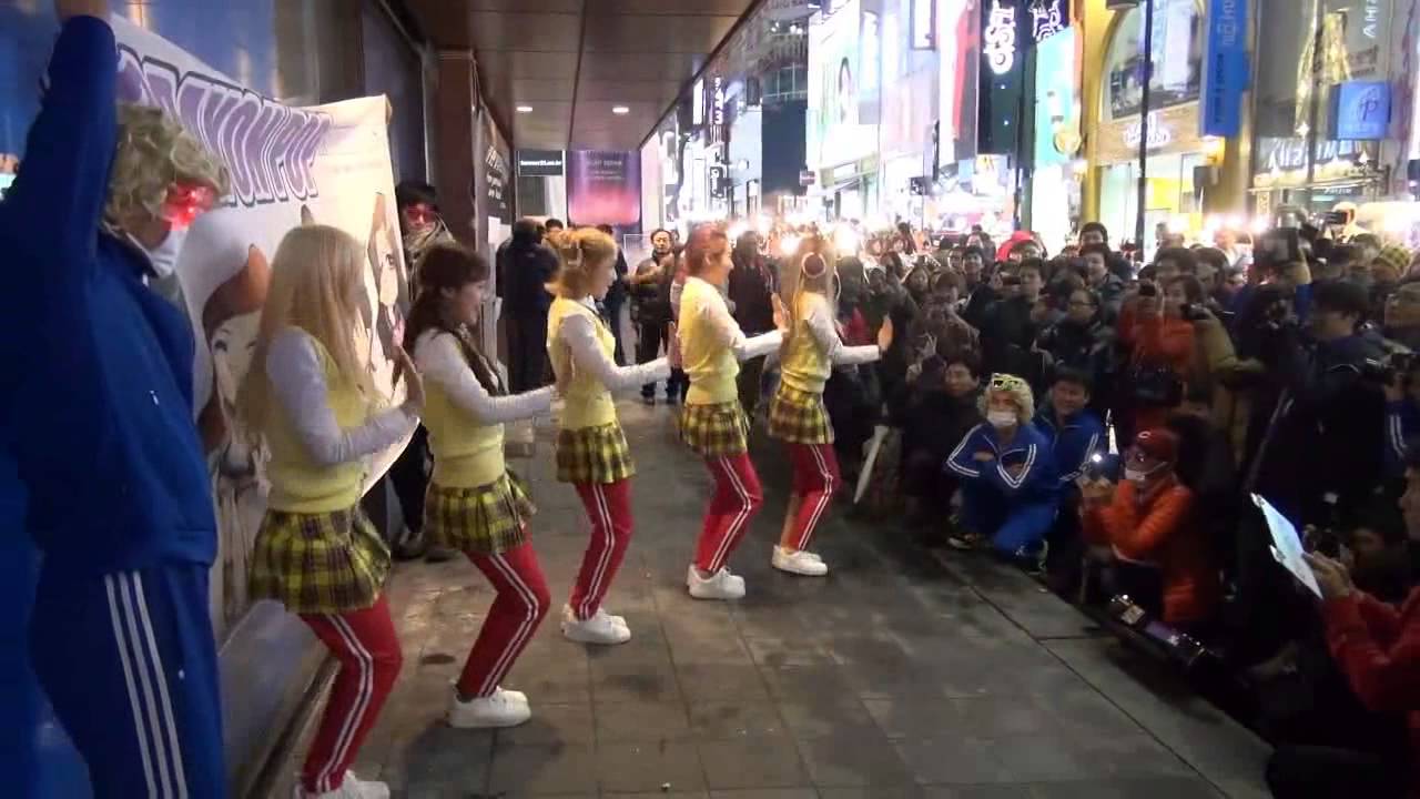 [KMDSubs][ENG] Crayon Pop 2013 First Guerrilla Performance!! - YouTube