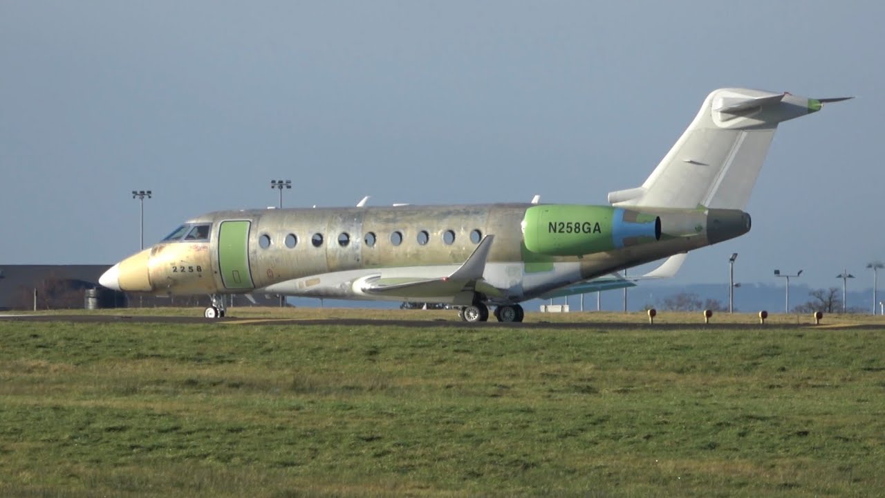 N258GA - Gulfstream Aerospace G280 departing Belfast International ...