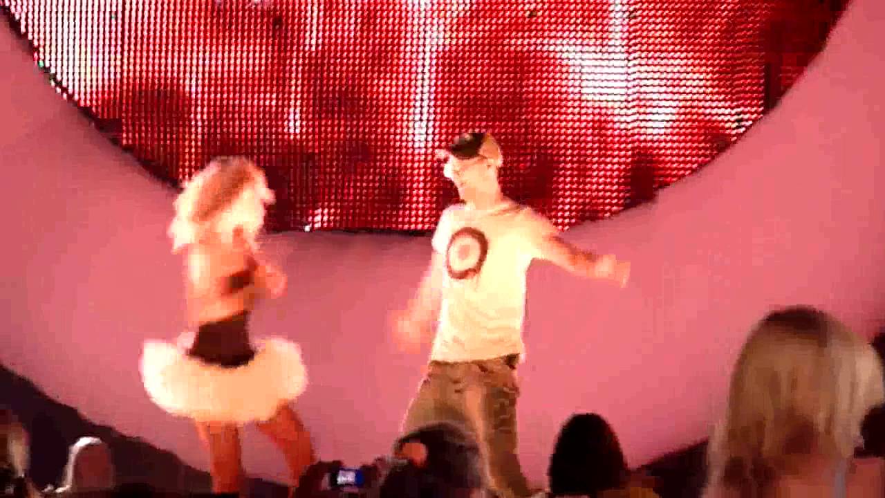 Robert M. feat. Nicco - Dance Hall Track - YouTube