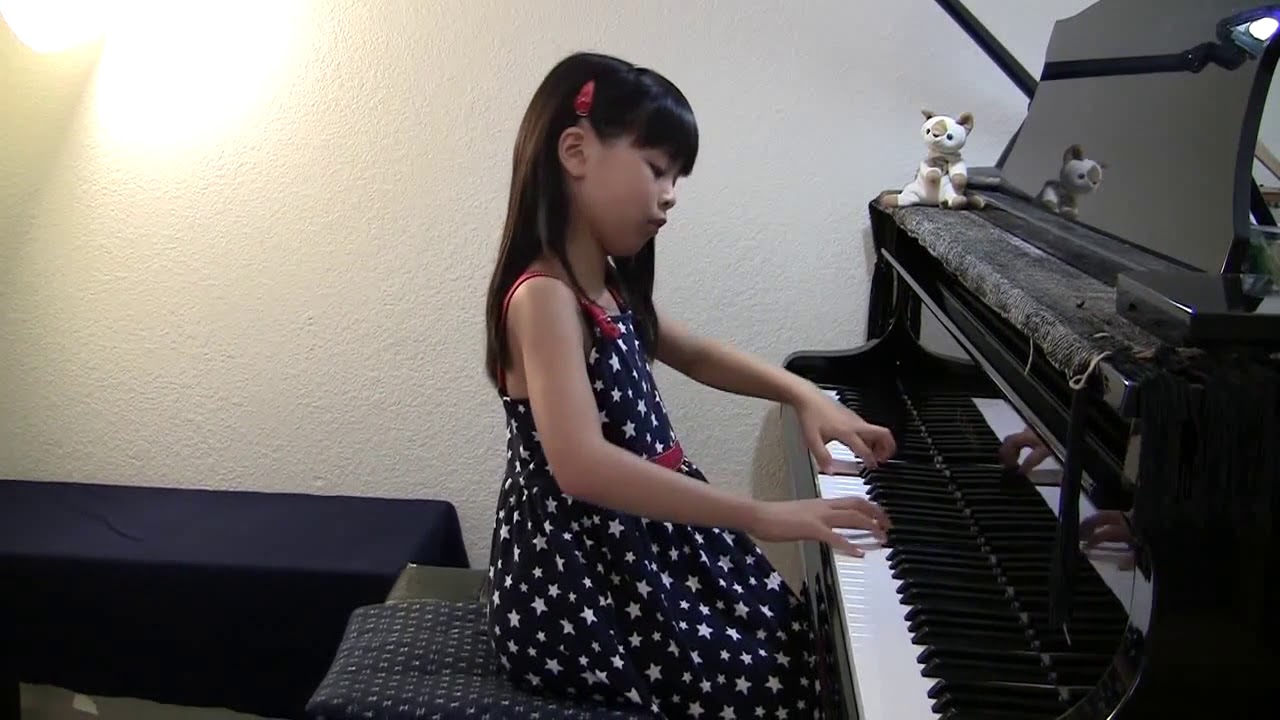 Sarah Tuan - Bach, French Suite, No 2, Sarabande - YouTube