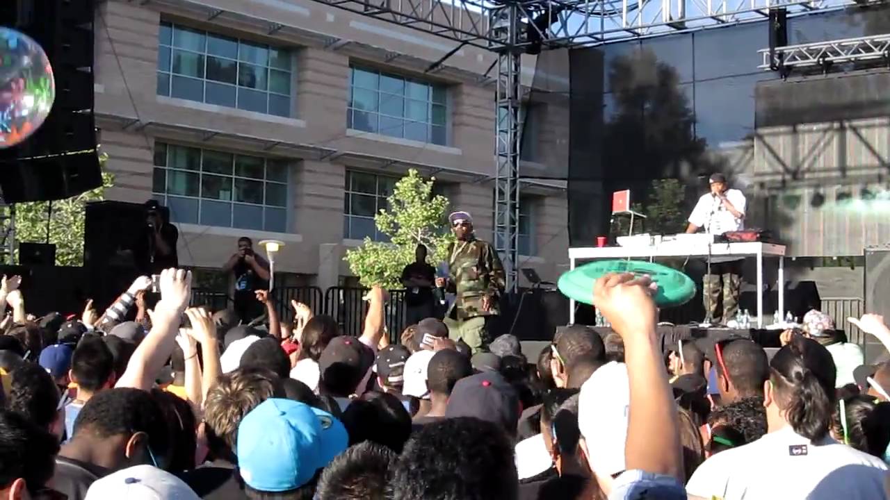 Big Boi - ATLiens (Live @ UCR's Spring Splash 2011) - YouTube