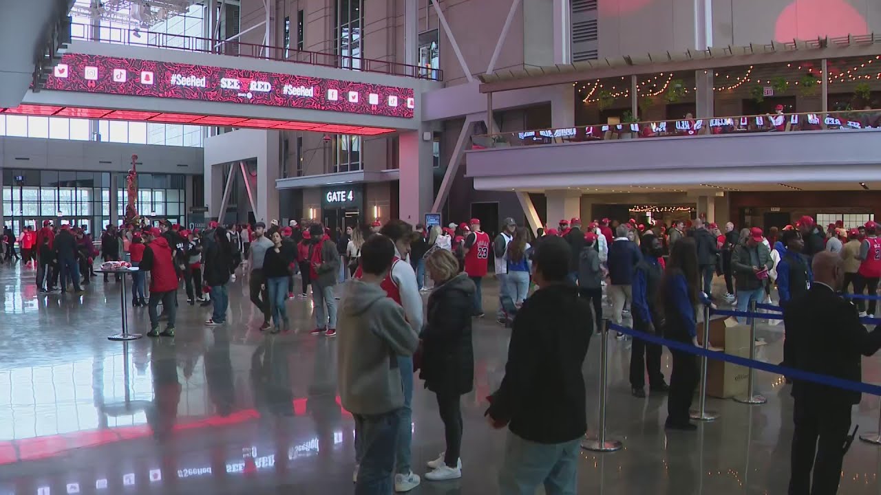 Bulls fans crowd into United Center for first home playoff game in 5 ...