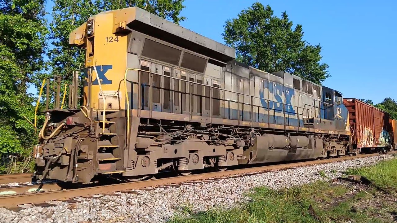 CSXT 124(Clinchfield Emblem) Locomotive Leads CSX Y222 At Garden City Georgia Running LHF - YouTube
