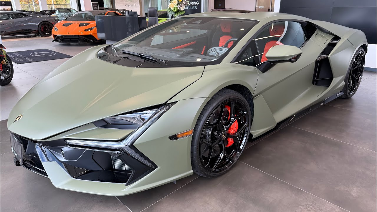 2025 Lamborghini Revuelto in Verde Baca! - YouTube