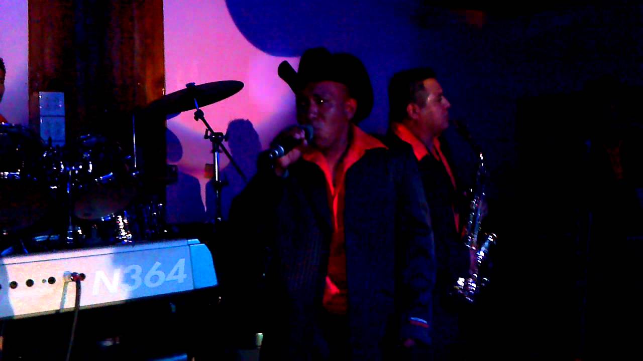 el grupo latinos musical en el parral night club.. - YouTube