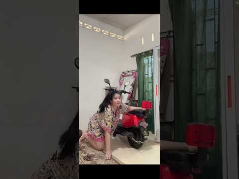 Aulia Fahma Lubis bingung gimana matiin alaram motor 😅😍😍