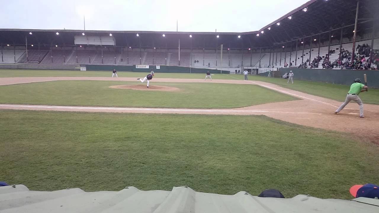 Jimmy Hargrove induces ground out for Gulls - YouTube