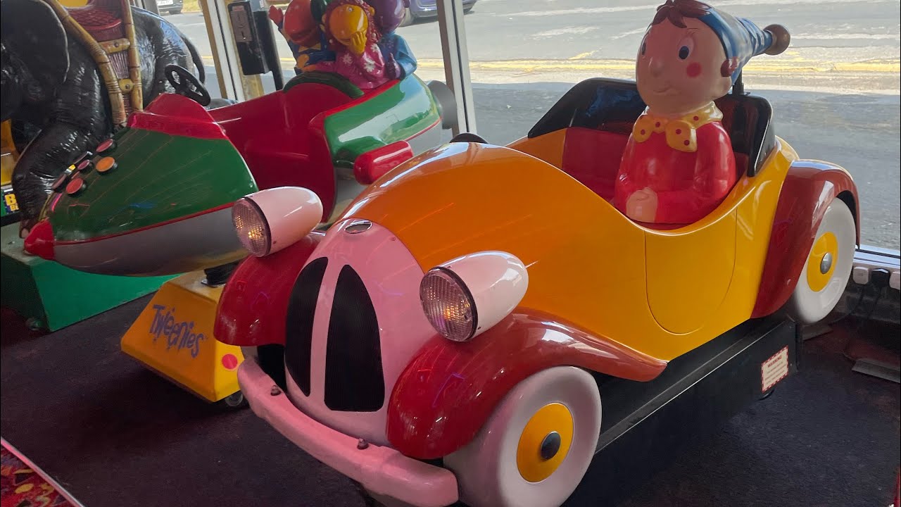 Bell-fruit/Jolly roger Noddy kiddie ride (Make way for Noddy audio ...