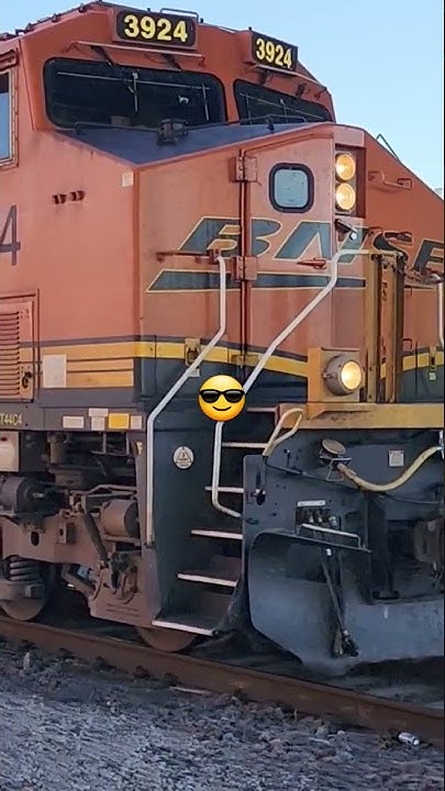 COOL ENGINEER OF BNSF ROCK TRAIN GIVES A SALUTE!! #shorts - YouTube