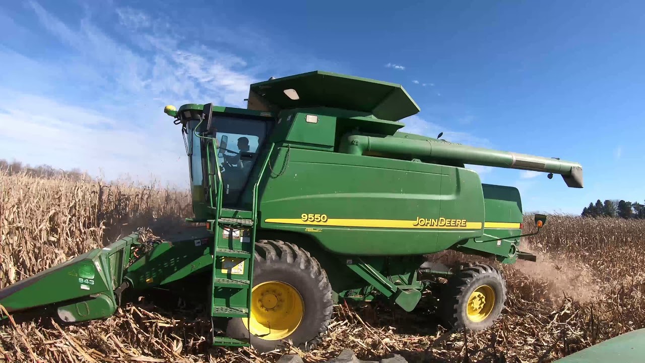 John Deere 9550 Combine Corn Harvest 2020 in 4K - YouTube