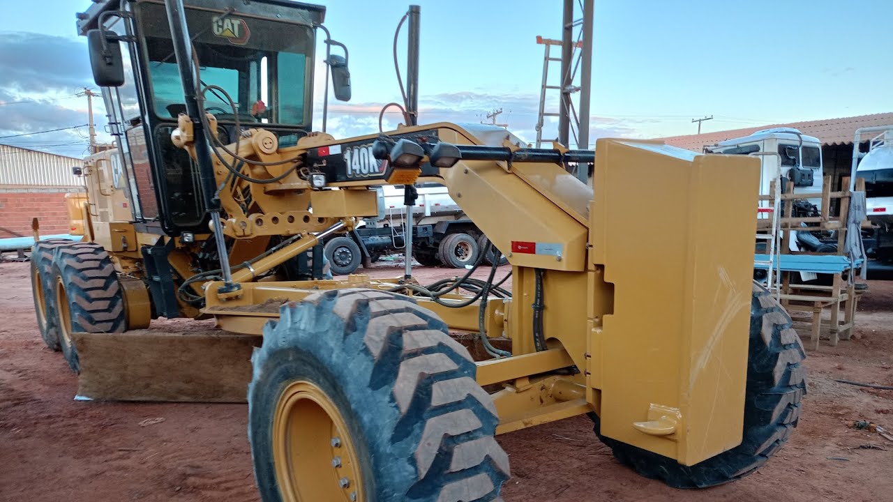 máquina Caterpillar 140k - YouTube