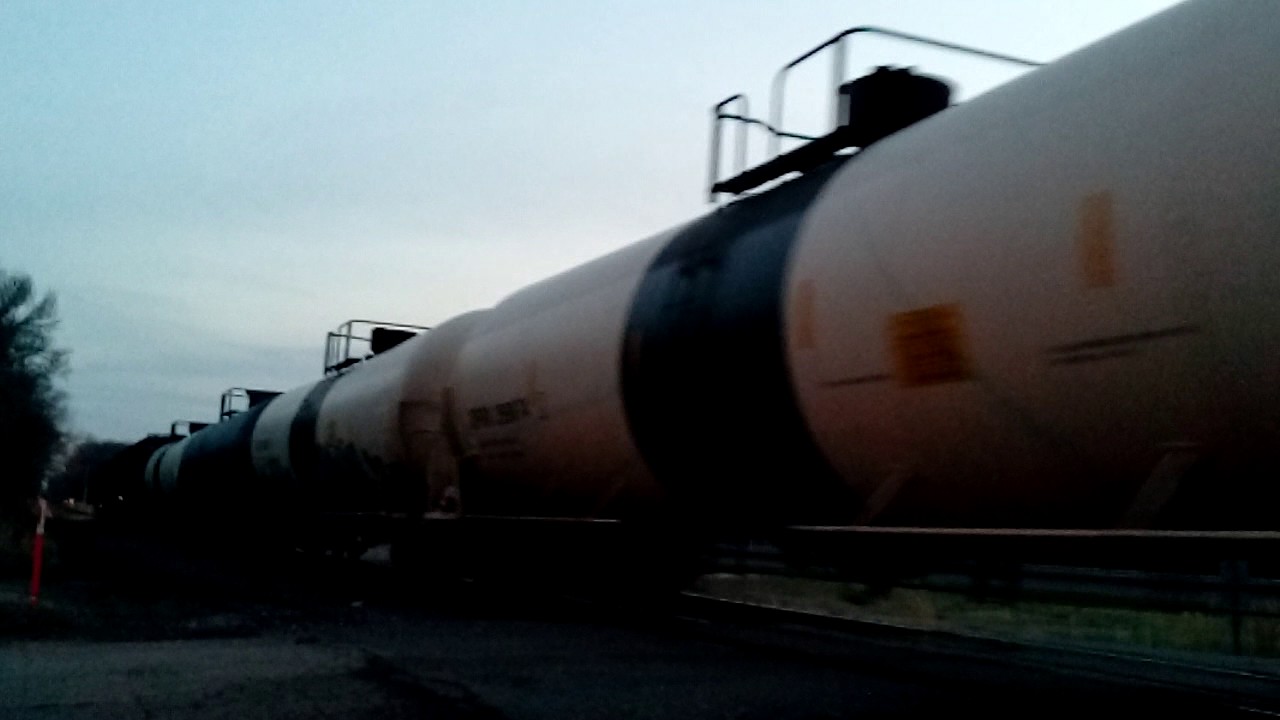 NS oil train 66t approaching Porter junction - YouTube