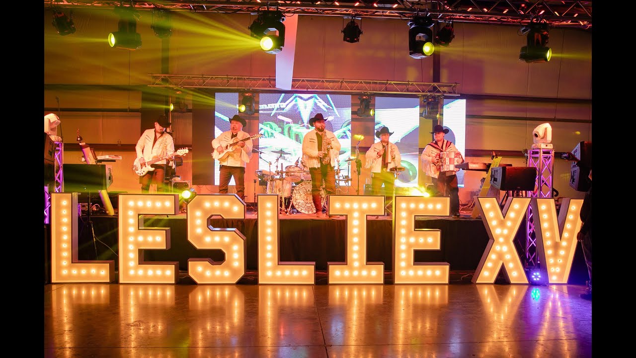 XV Años de Leslie. Así empezó el baile con el conjunto Rio Verde. - YouTube