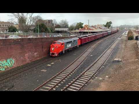 V/Line A66 & Steamrail VR A2 986 Departing Warragul Station to Longwarry - Leslie RS5T HORN SHOW ...