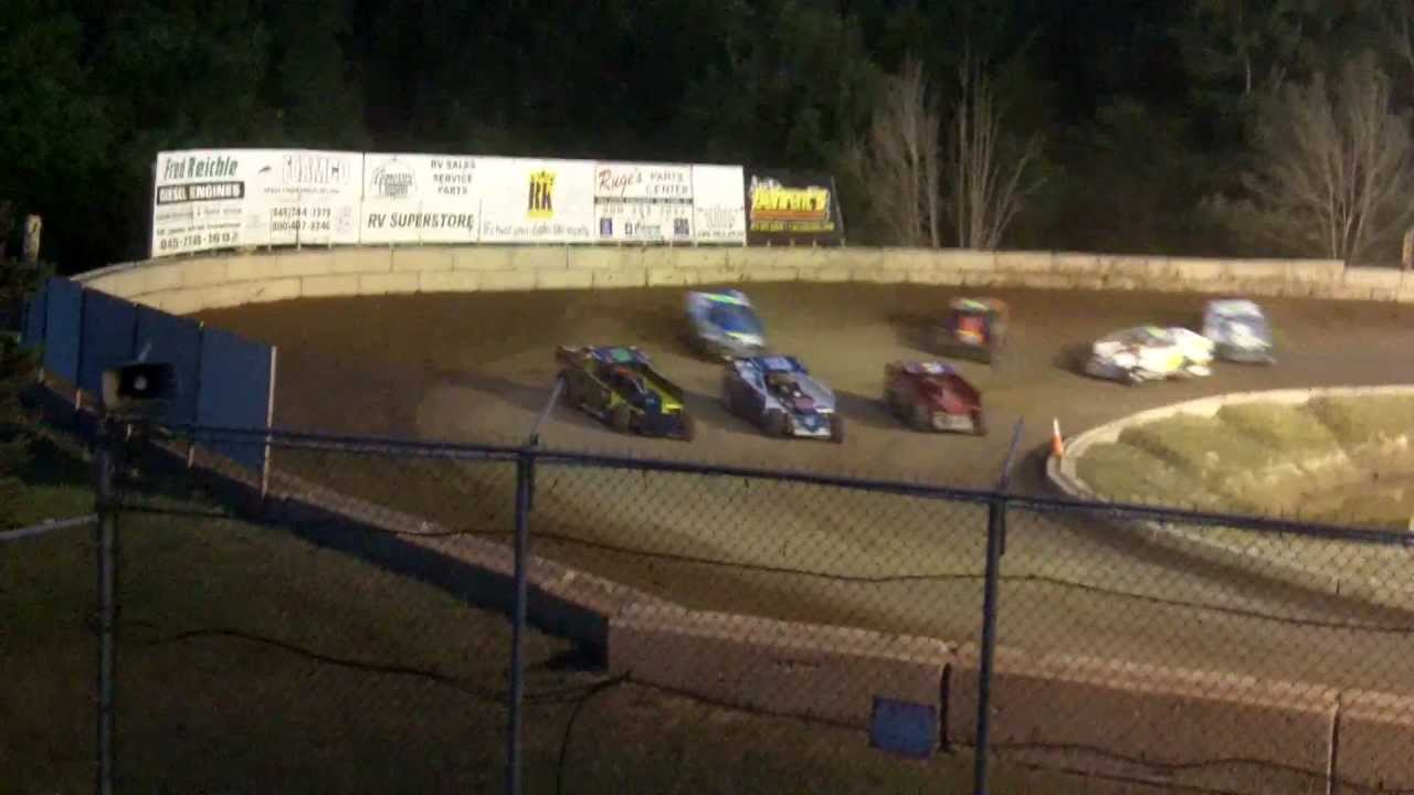 Modified Heat Race at Accord Speedway - YouTube