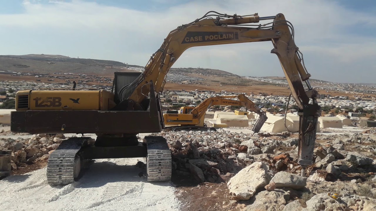 Case poclain 125 vs hyundai 320 lc7 ..The old is facing the new - YouTube